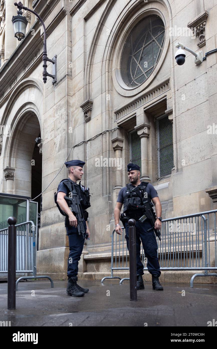 Paris, France. 09th Oct, 2023. A French police officer carrying a G36 ...