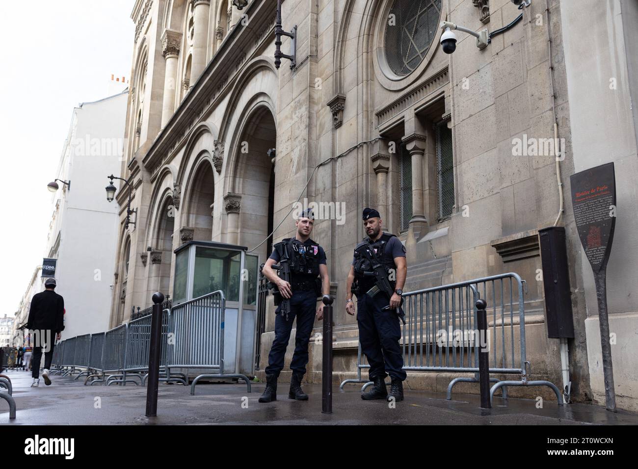 Paris, France. 09th Oct, 2023. A French police officer carrying a G36 ...