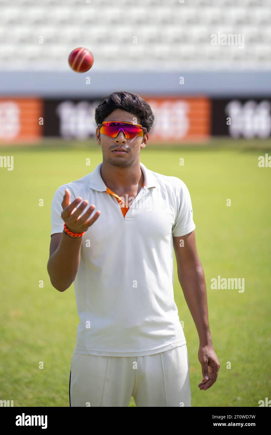 A portrait of a pace bowler on the cricket field Stock Photo - Alamy