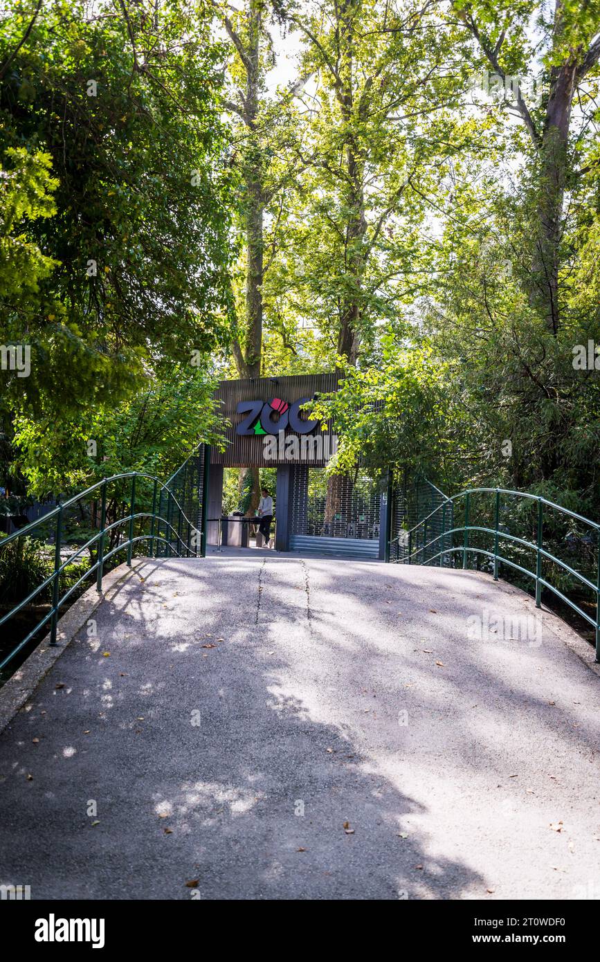 Main entrance to Zagreb Zoo in the Maksimir Park, the oldest public ...