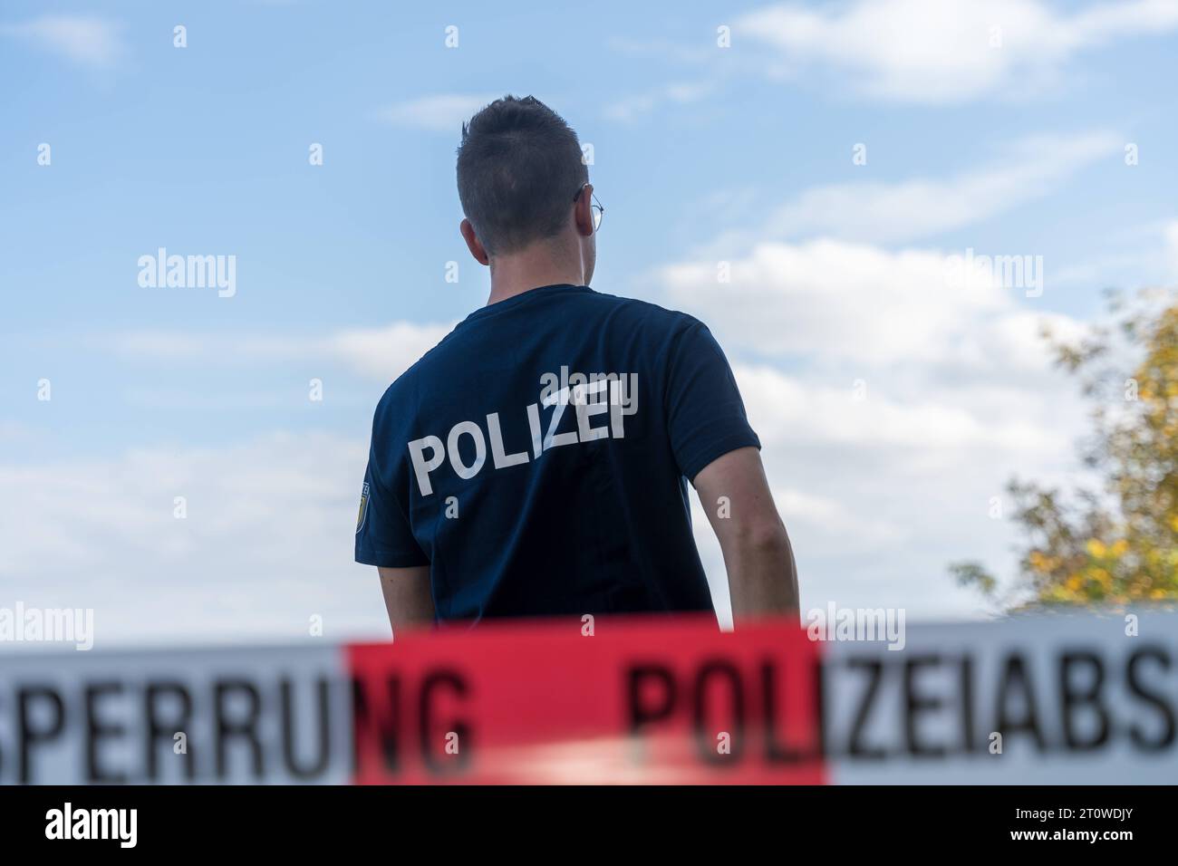Bavaria, Germany. 18th Oct, 2023. Police officer behind a police cordon ...