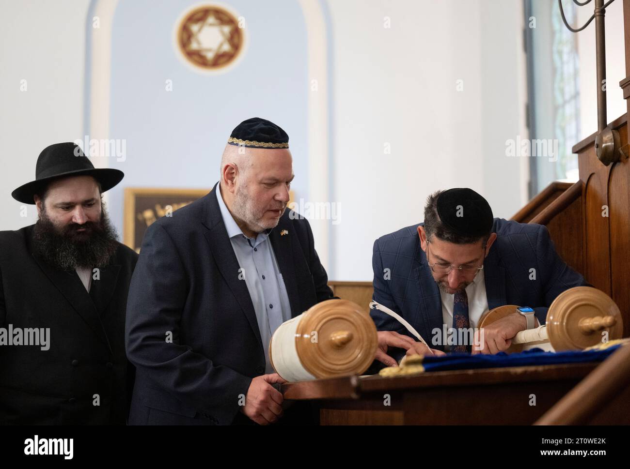 09 October 2023, Saxony-Anhalt, Halle (Saale): Rabbi Rachamim Havi ...