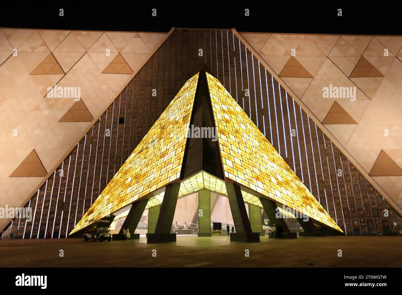 (231009) -- GIZA, Oct. 9, 2023 (Xinhua) -- This photo taken on Oct. 8 ...