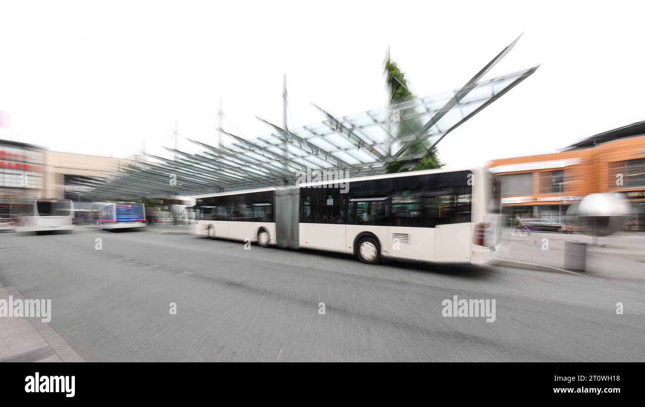 Der ZOB Zentraler Omnibus Bahnhof in Siegen. Busbahnhof am 09.10.2023 ...