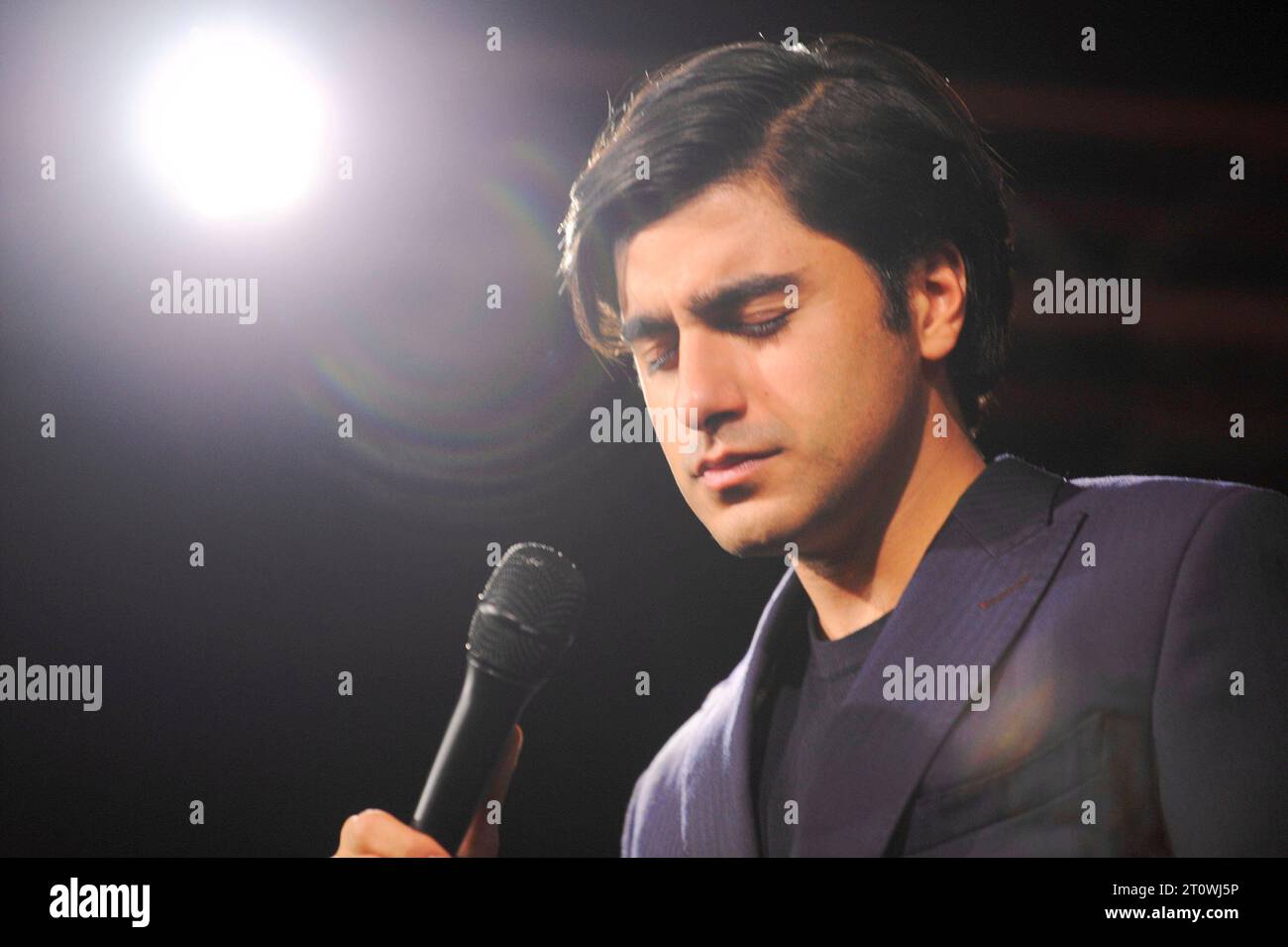 Der deutsch-persische Jazz-Sänger Atrin Madani in Oberhausen. German ...