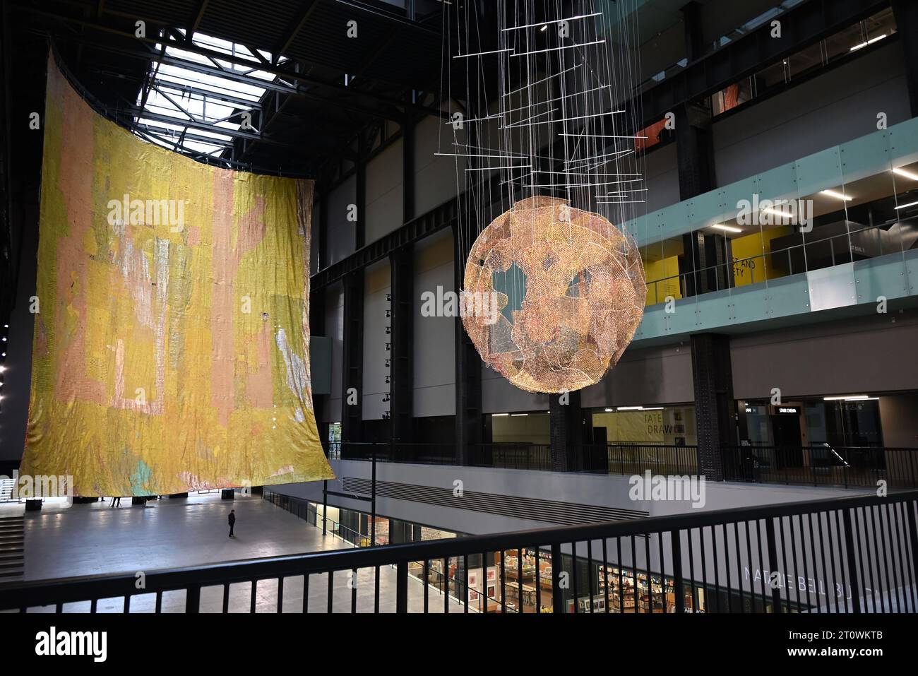 Ghanaian-born and Nigeria-based El Anatsui is best-known for his ...