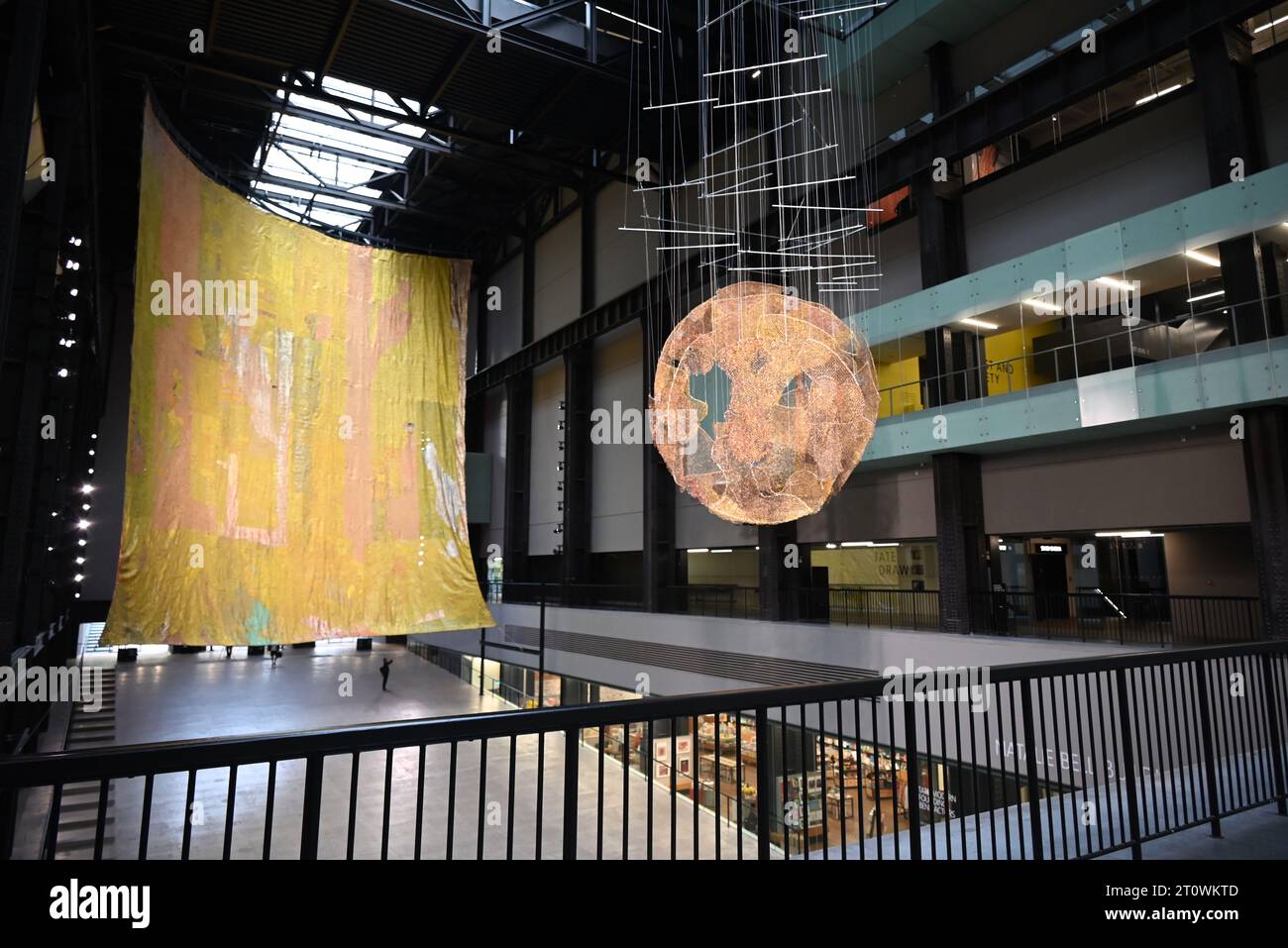 Ghanaian-born and Nigeria-based El Anatsui is best-known for his ...