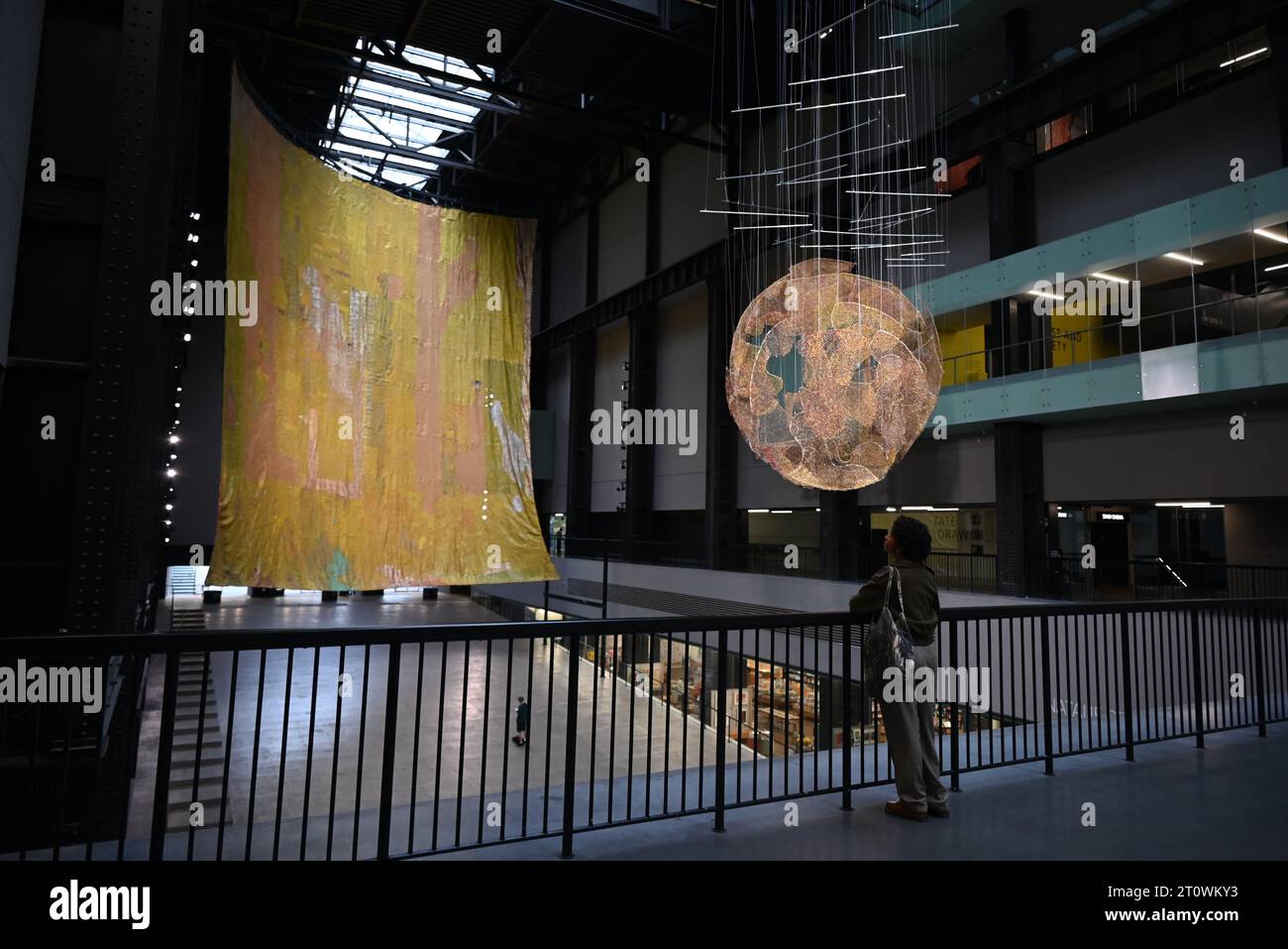 Ghanaian-born and Nigeria-based El Anatsui is best-known for his ...