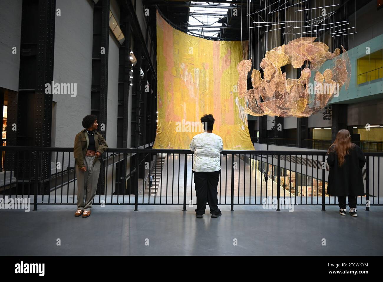 El anatsui tate hi-res stock photography and images - Alamy