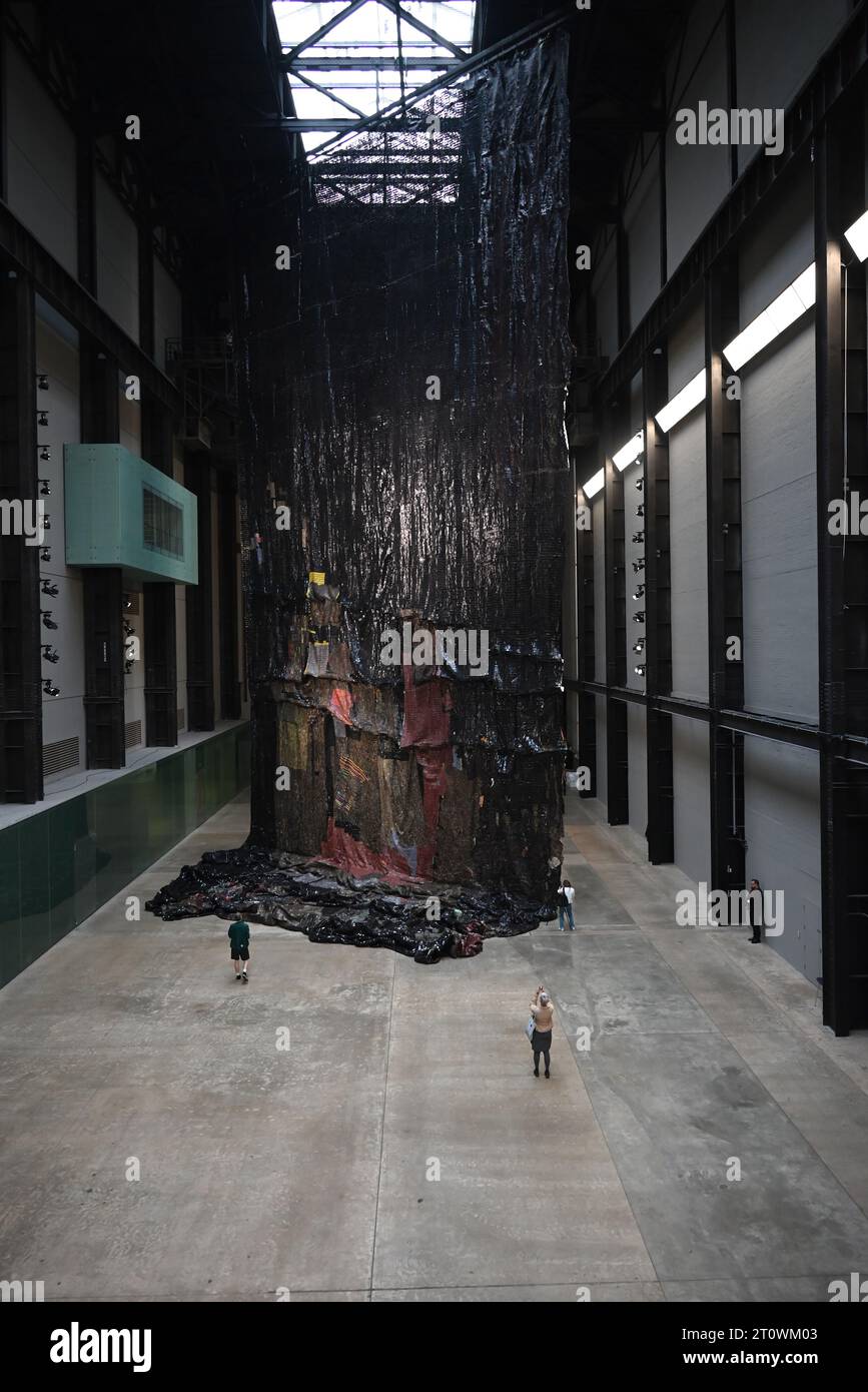 Ghanaian-born and Nigeria-based El Anatsui is best-known for his ...