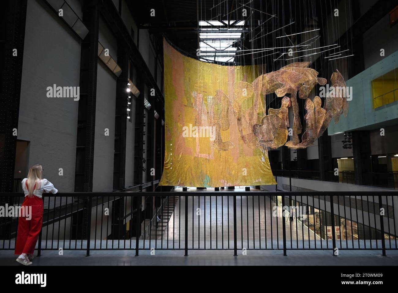 Ghanaian-born and Nigeria-based El Anatsui is best-known for his ...