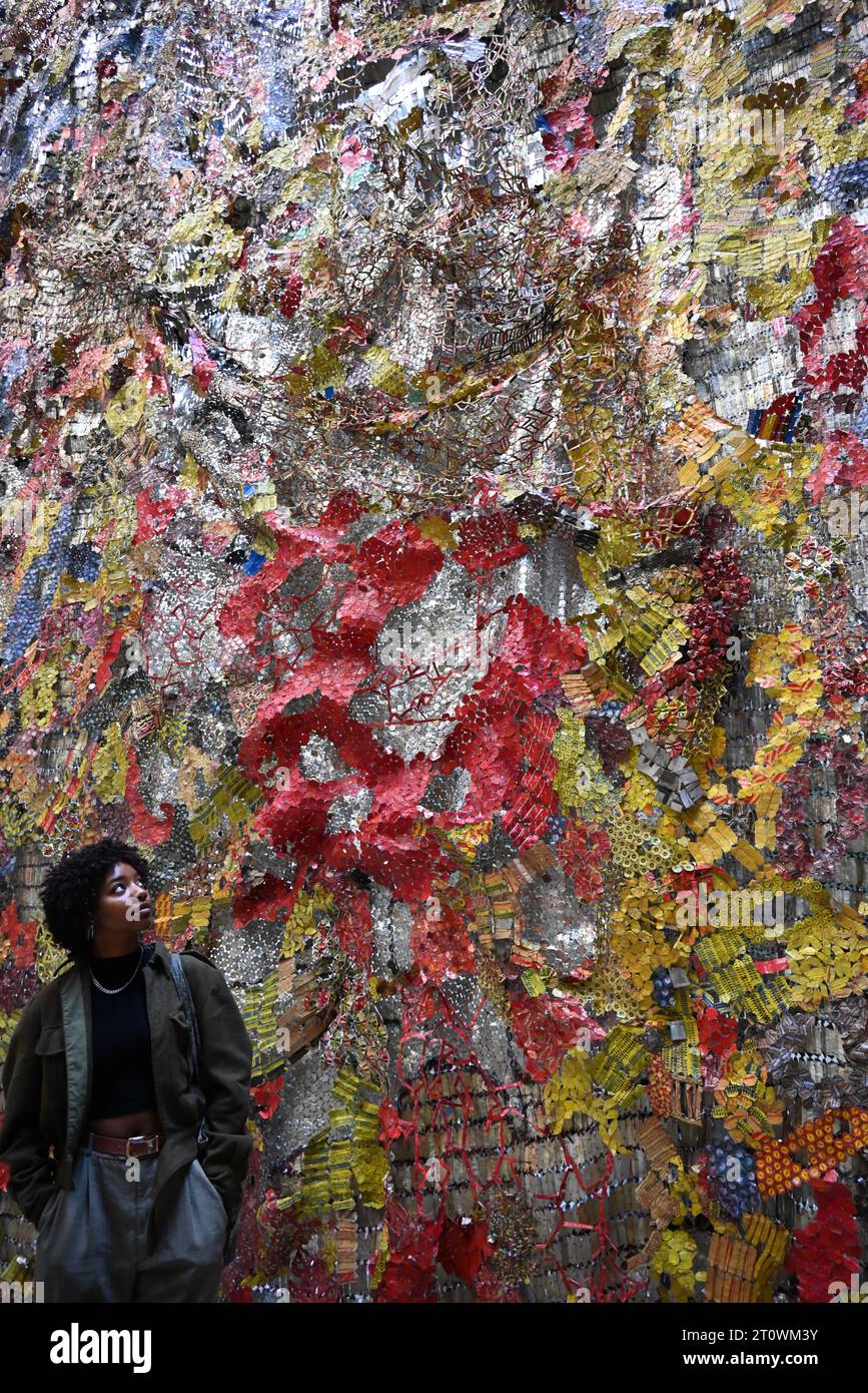 Ghanaian-born and Nigeria-based El Anatsui is best-known for his ...