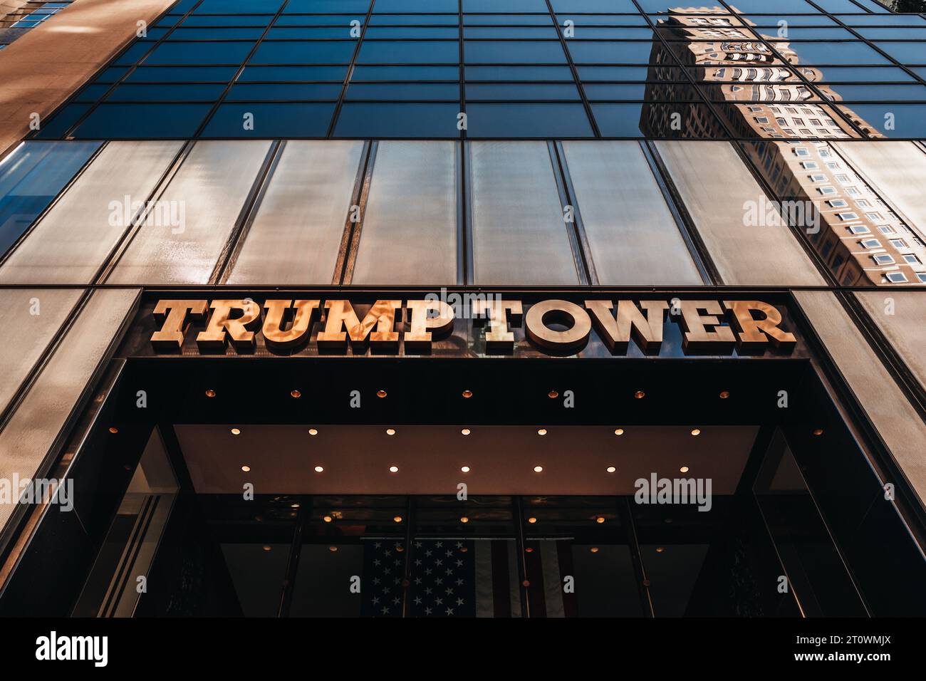 Nyc Trump Tower Logo Trump Tower And Clock On Fifth Avenue In