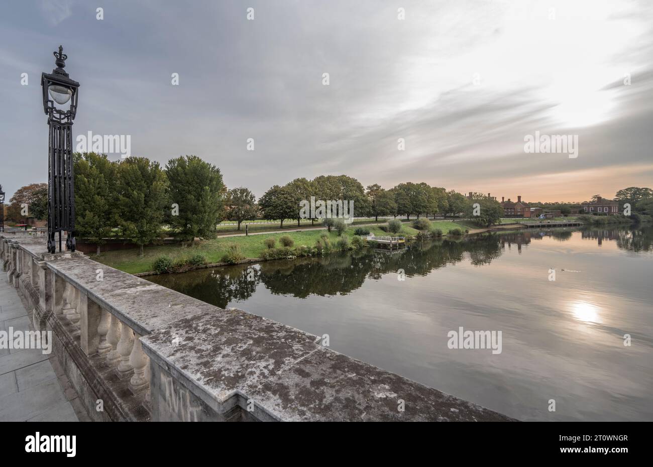 Hampton court bridge view hi-res stock photography and images - Alamy