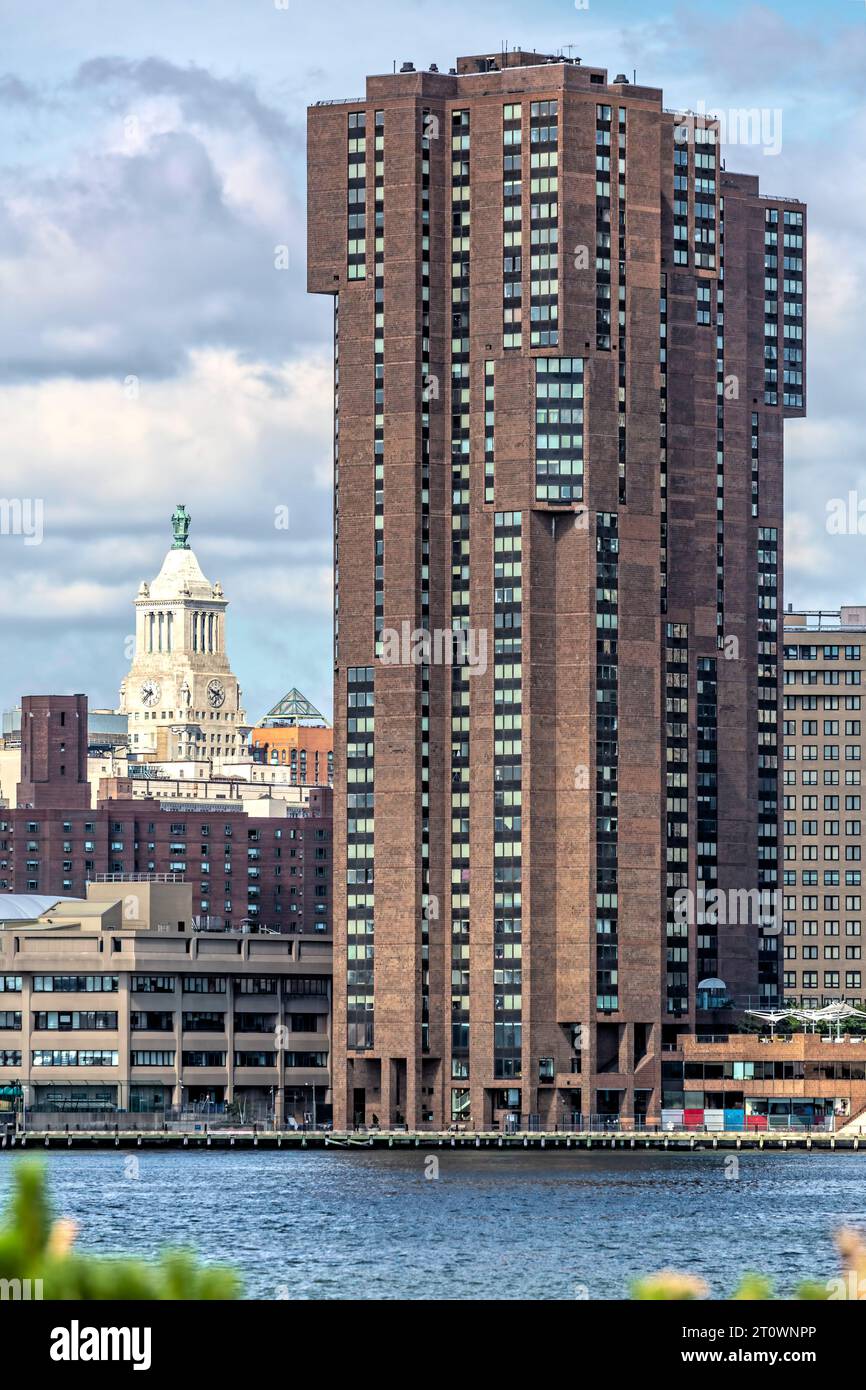 20 waterside plaza hi-res stock photography and images - Alamy