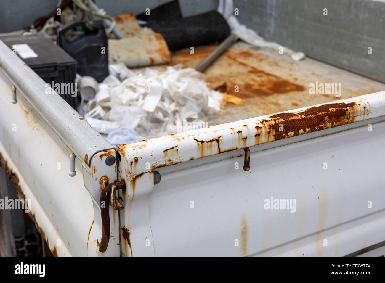 Rusted truck, industrial truck, delivery truck Stock Photo - Alamy
