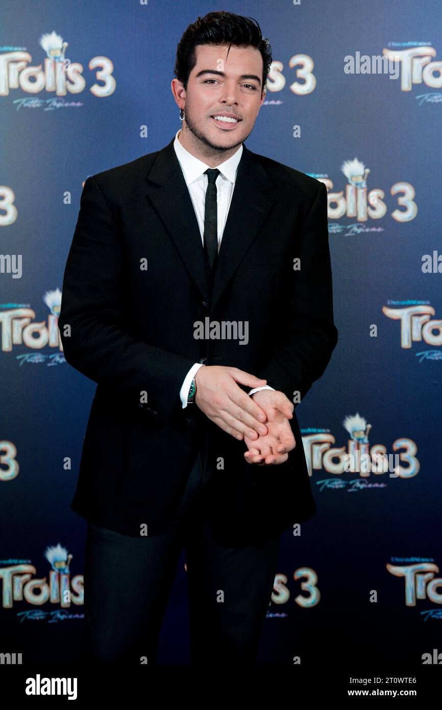 Singer stash hi-res stock photography and images - Alamy