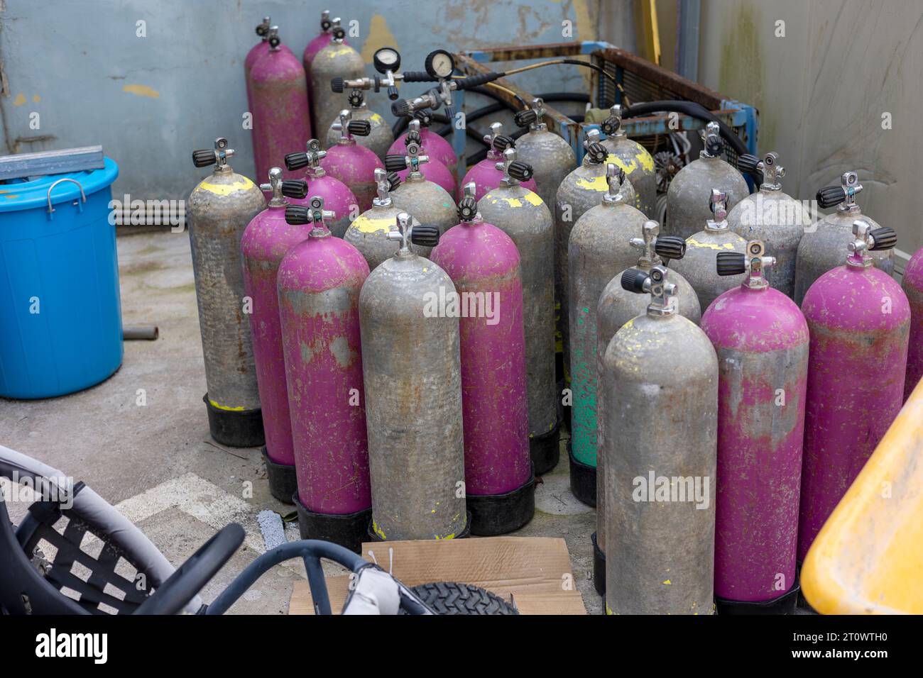 Oxygen tanks hi-res stock photography and images - Alamy