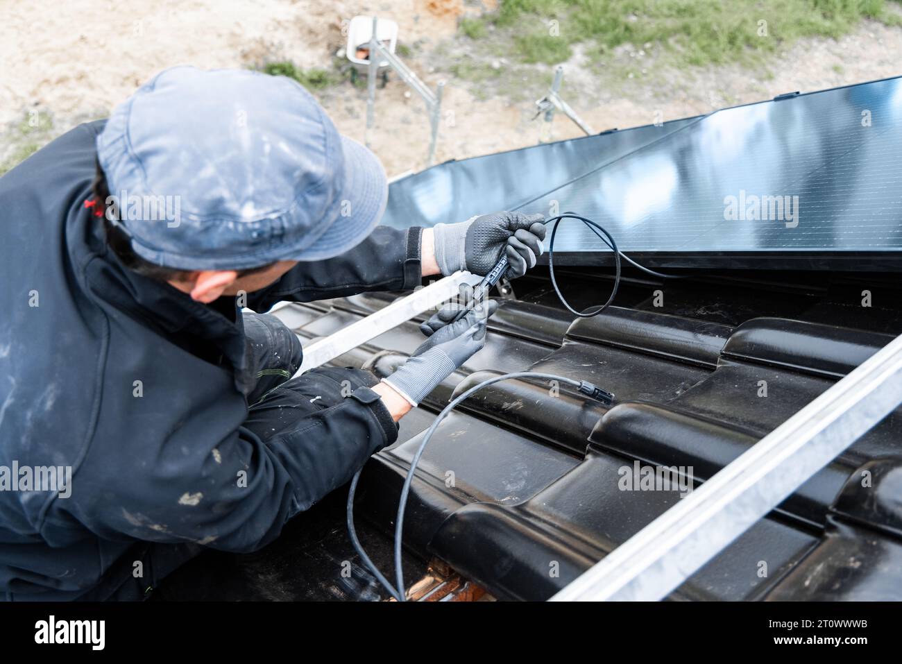 Solar connector mc4 hi-res stock photography and images - Alamy