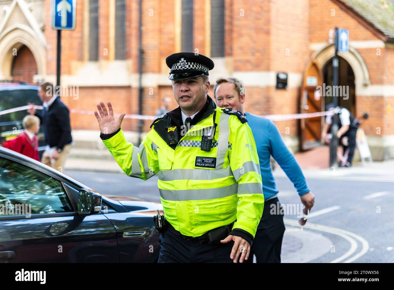 Parsons Green terrorist bomb, London, UK. Metropolitan Police officer ...