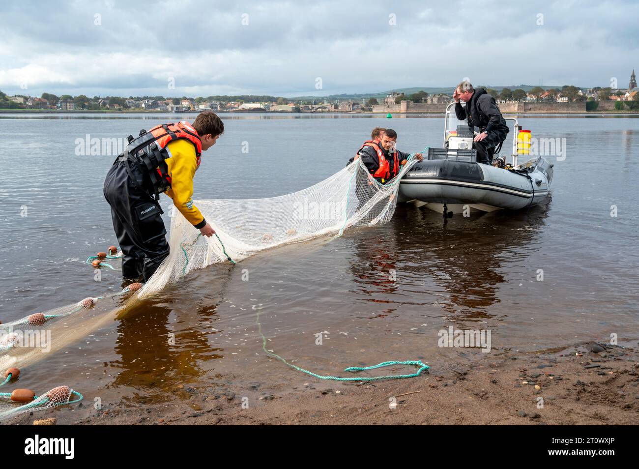 Berwick-Upon-Tweed, UK. 9th Oct, 2023. Environment Agency staff carry ...