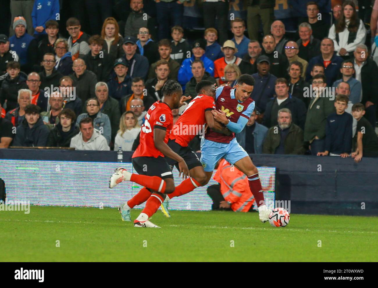 Luton V Burnley at Kennelworth Road Stadium 3 Oct 2023 Stock Photo - Alamy