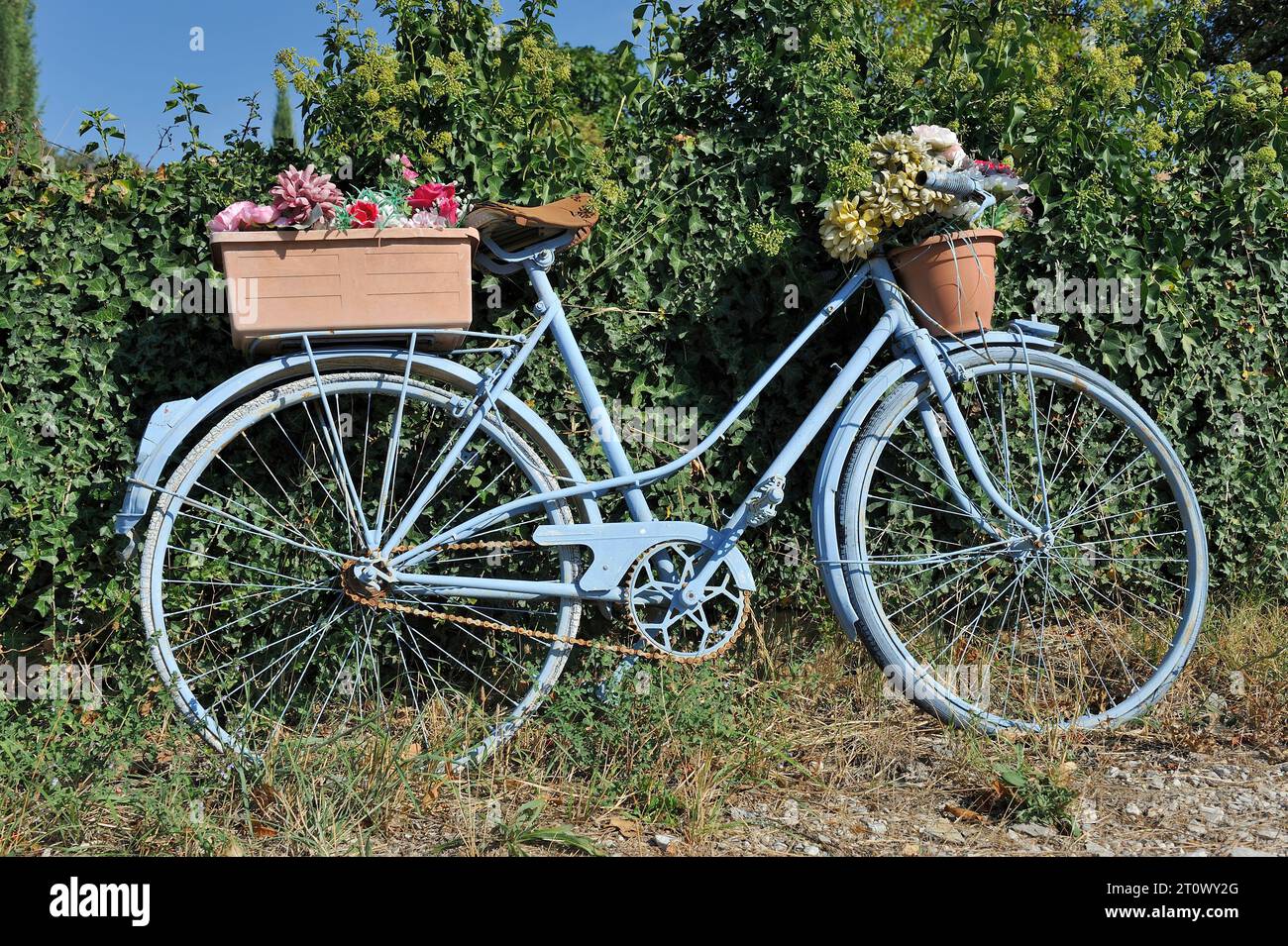 Old fashioned bicycle france hi-res stock photography and images - Alamy