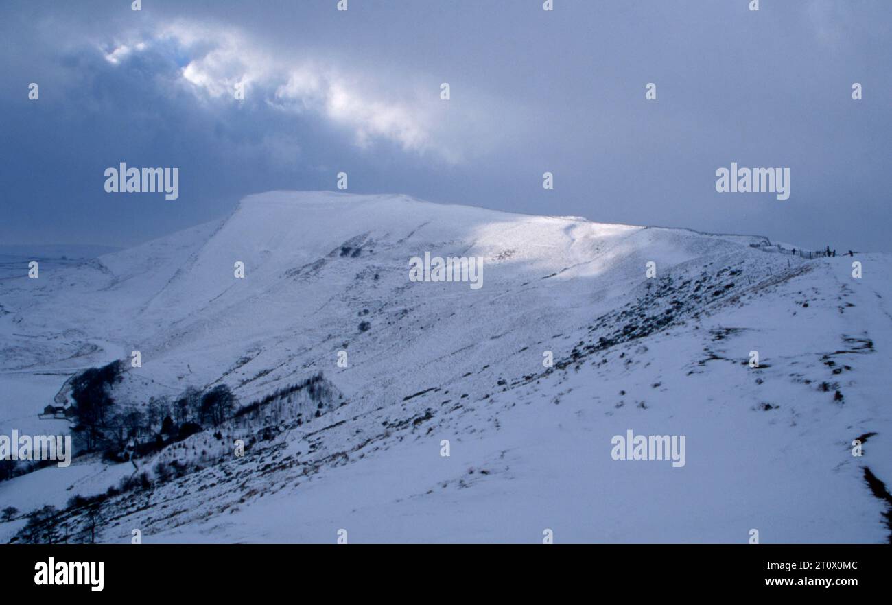 Winter The Great Ridge running from Rushup Edge and over to Mam Tor and ...