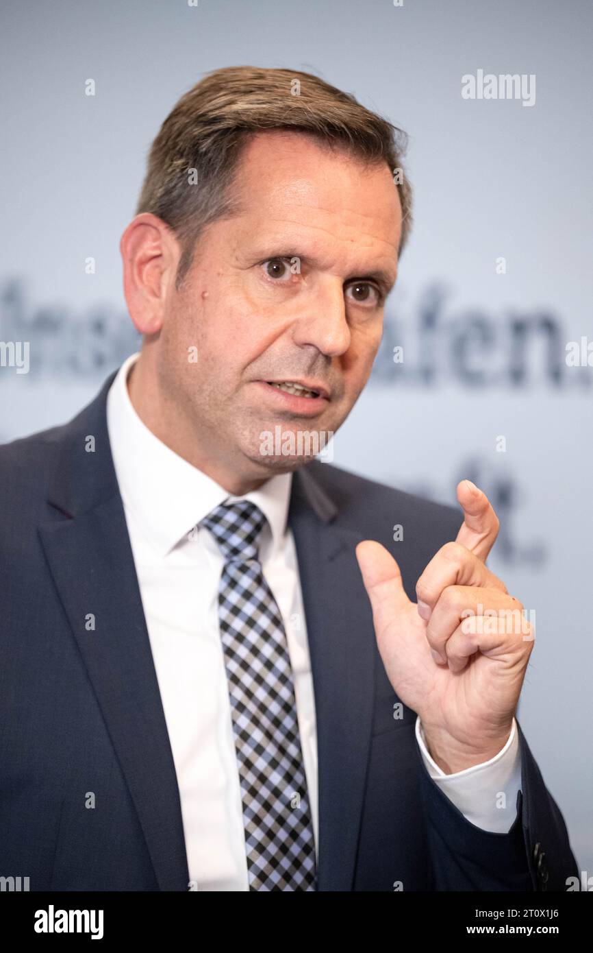 Brake, Germany. 09th Oct, 2023. Olaf Lies (SPD), Minister of Economics ...