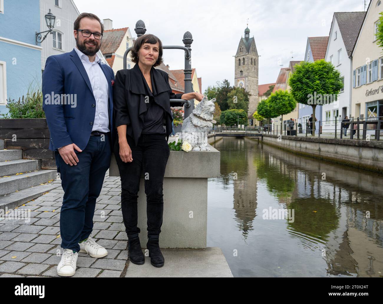 Memmingen, Germany. 09th Oct, 2023. The artist Cornelia Brader stands ...