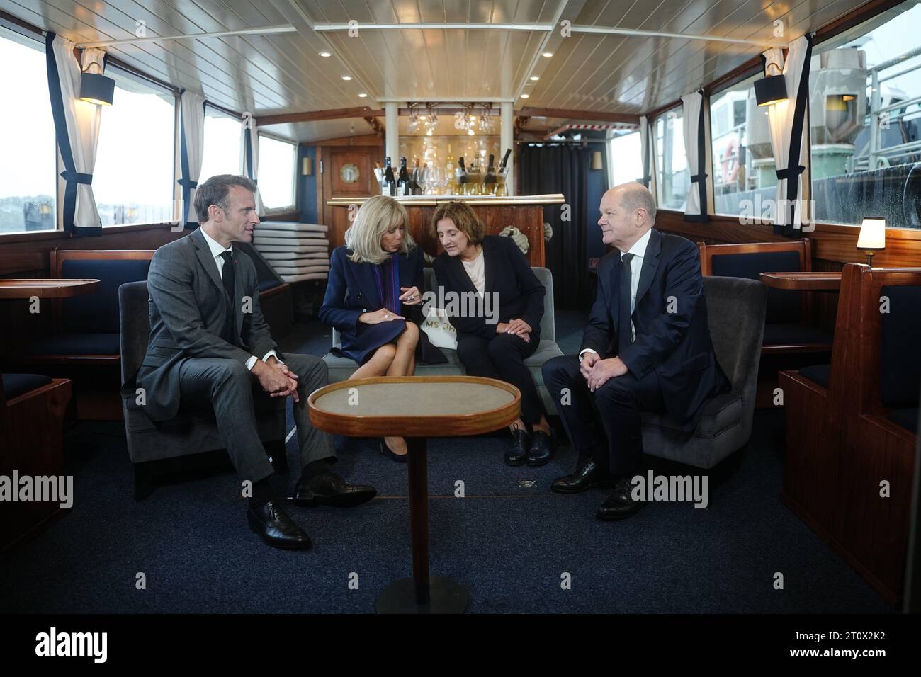 Hamburg, Germany. 09th Oct, 2023. Emmanuel Macron (l), President of ...