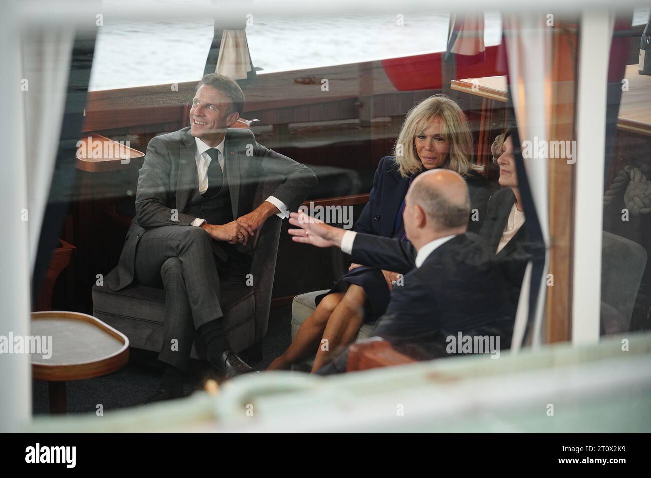 Hamburg, Germany. 09th Oct, 2023. Emmanuel Macron (l), President of ...