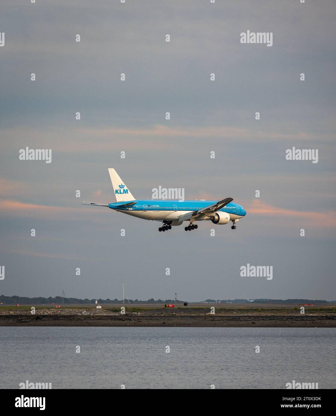 Aerial view of boeing 777 hi-res stock photography and images - Alamy