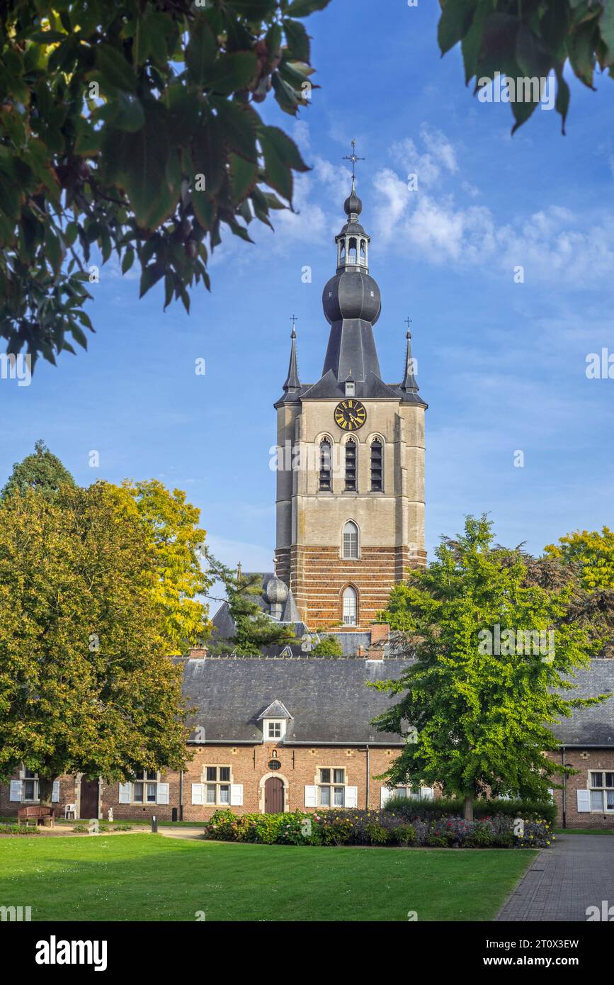 Gothic flemish church hi-res stock photography and images - Alamy