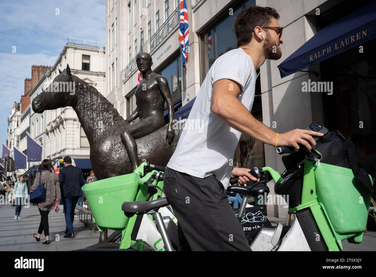 Lime bike 2023 london hi-res stock photography and images - Alamy