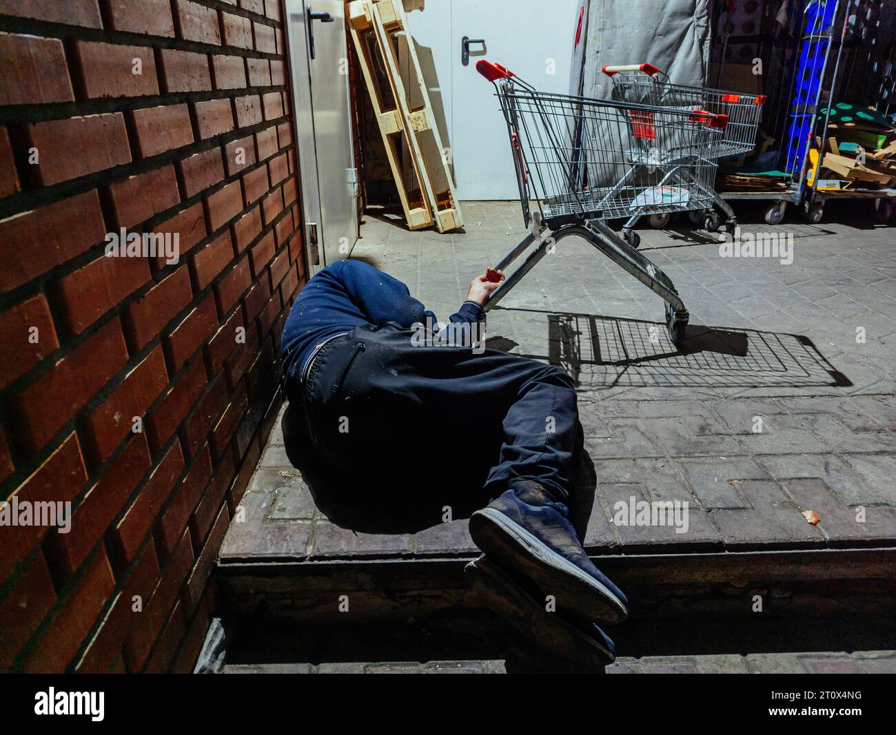 Homeless alcoholic street hi-res stock photography and images - Alamy