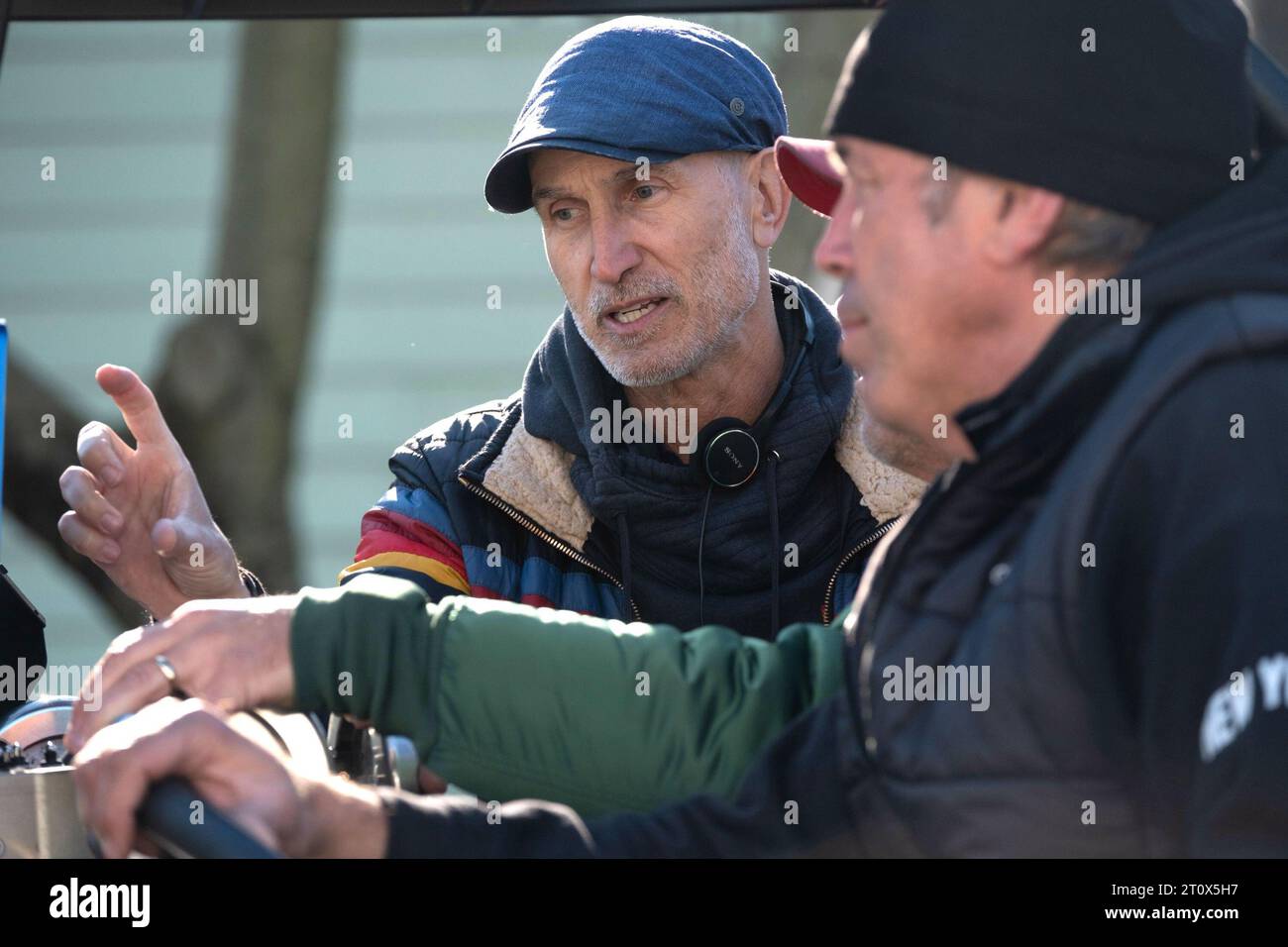 DUMB MONEY, director Craig Gillespie, on set, 2023. ph: Claire Folger ...