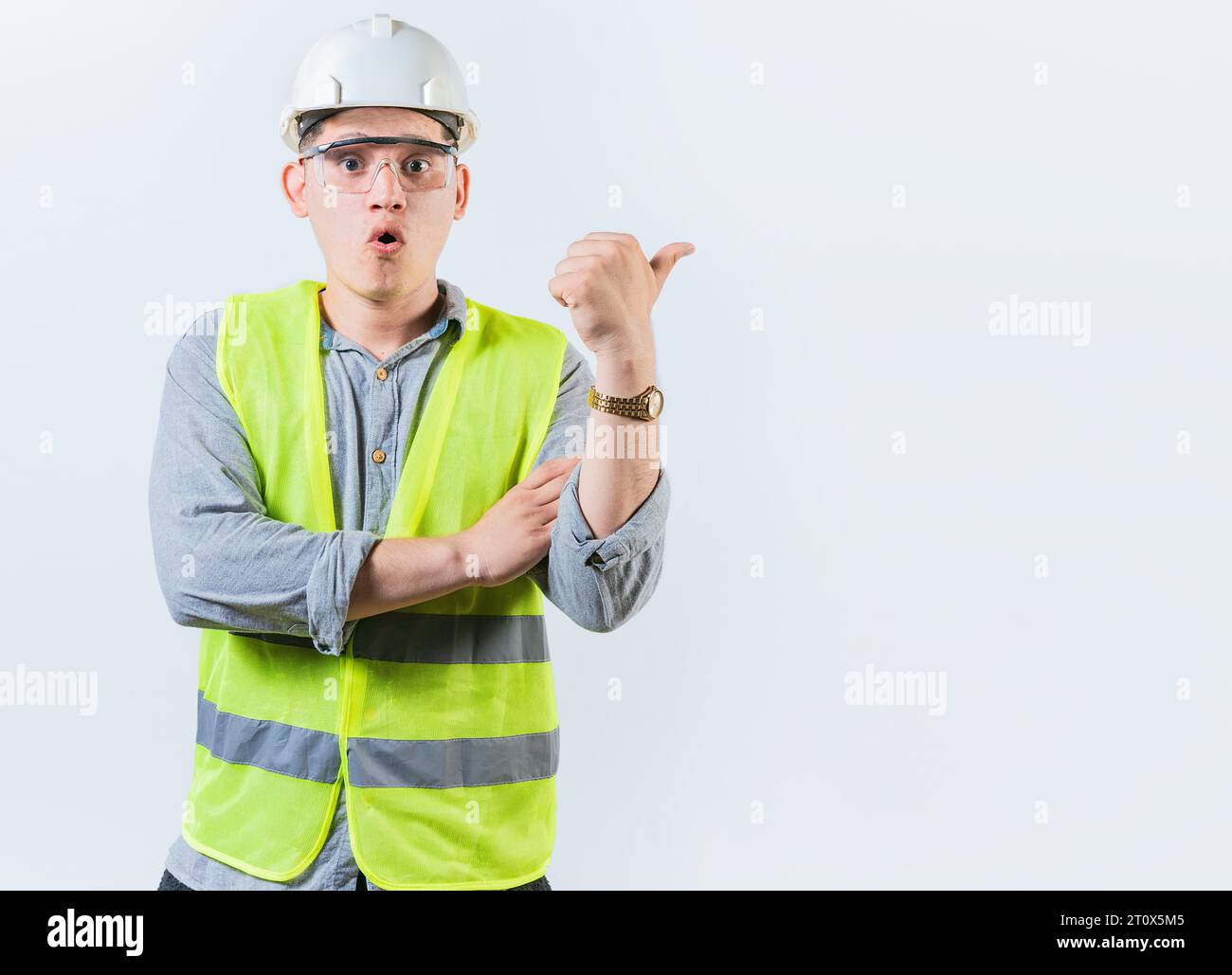 Portrait of surprised engineer man pointing side. Amazed engineer ...