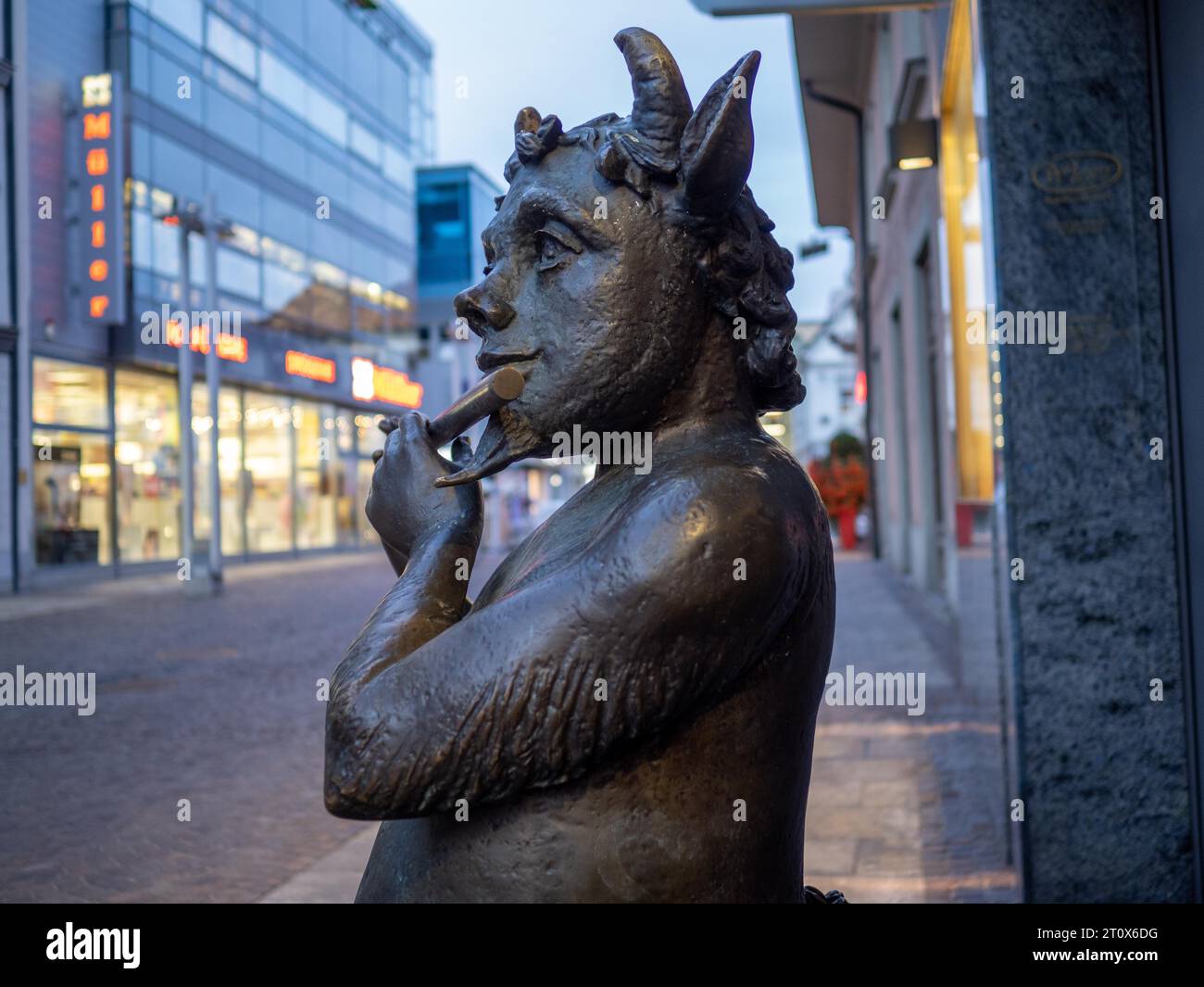 Faun statue hi-res stock photography and images - Alamy
