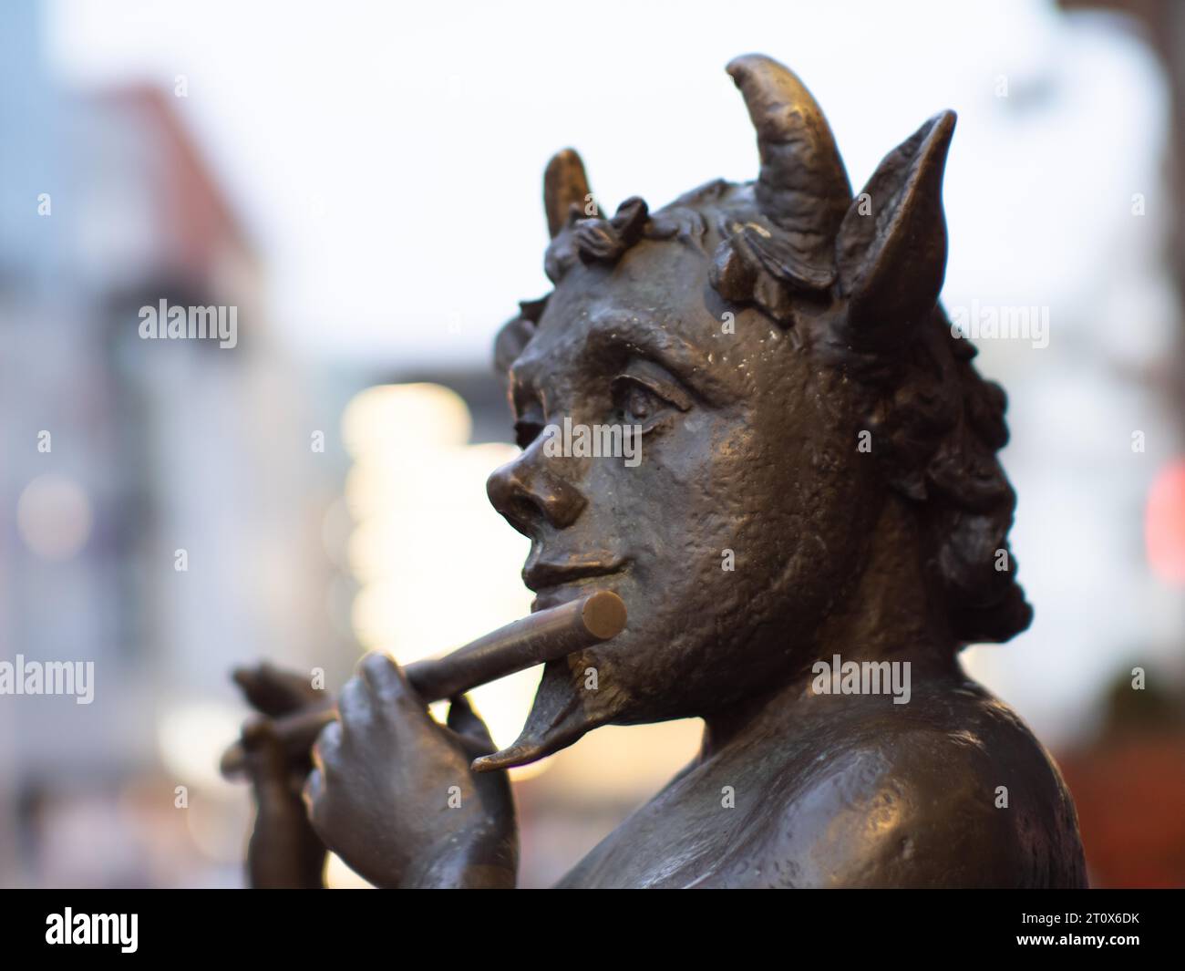 Faun statue hi-res stock photography and images - Alamy