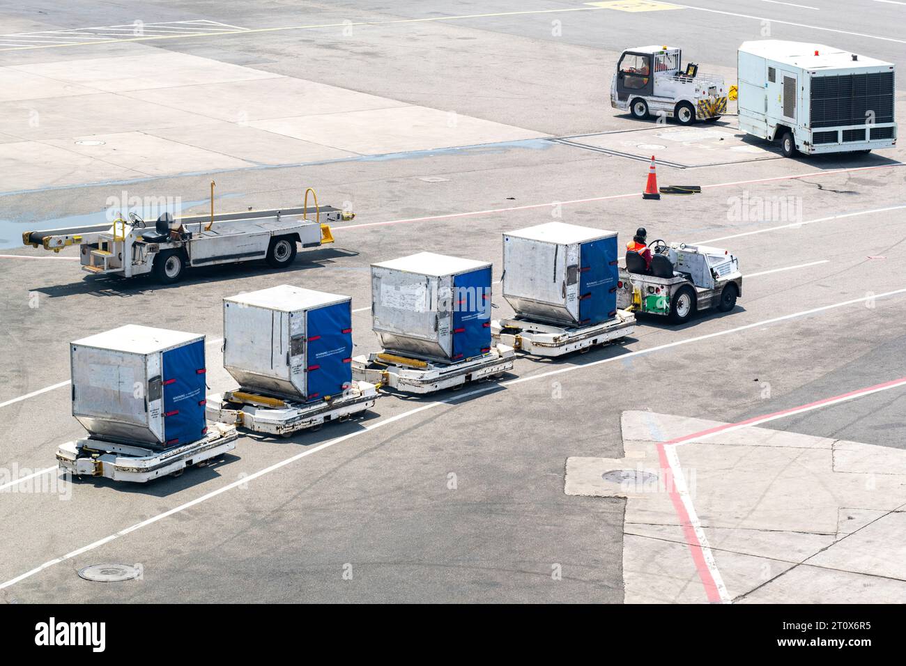 Belt loader hi-res stock photography and images - Alamy