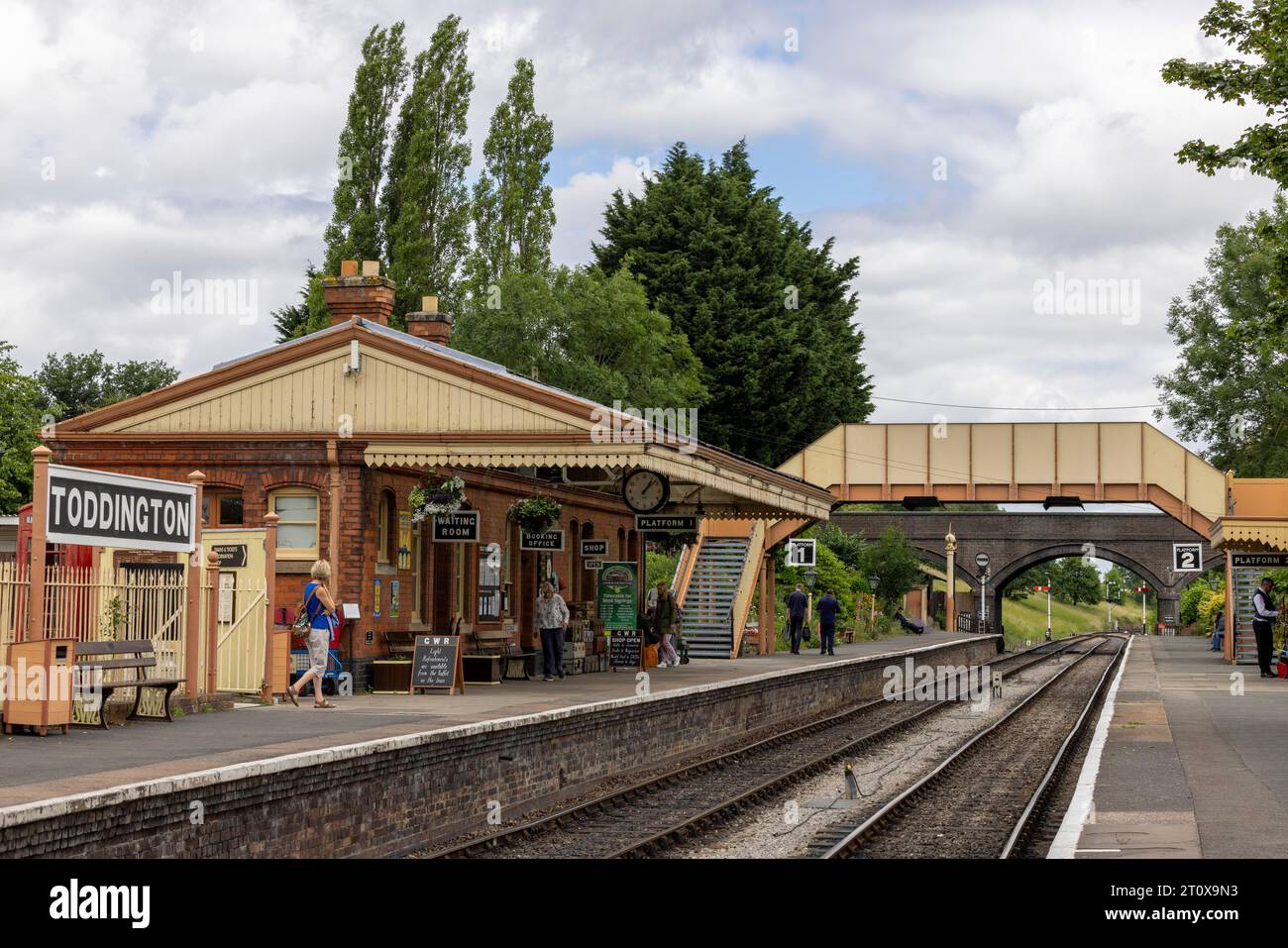 Gloucestershire warwickshire steam railway hi-res stock photography and ...