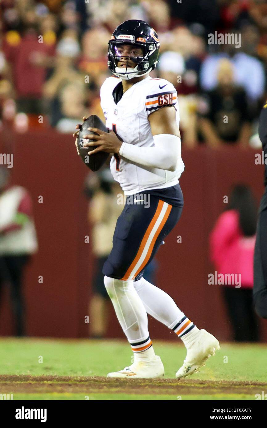 Chicago Bears quarterback Justin Fields (1) throws during an NFL ...