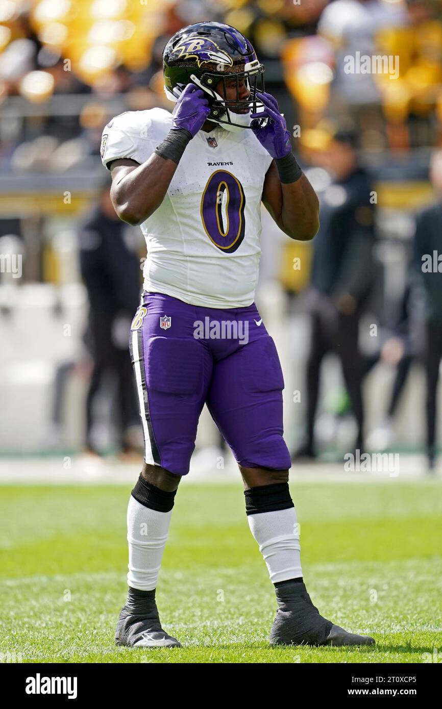 Baltimore Ravens inside linebacker Roquan Smith warms up before an NFL ...