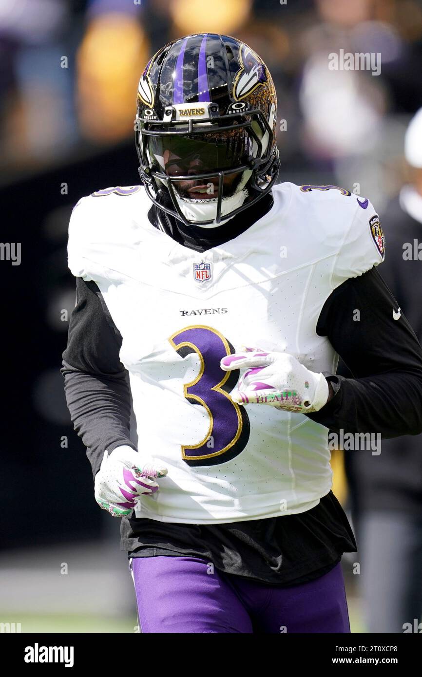 Baltimore Ravens wide receiver Odell Beckham Jr. warms up before an NFL ...