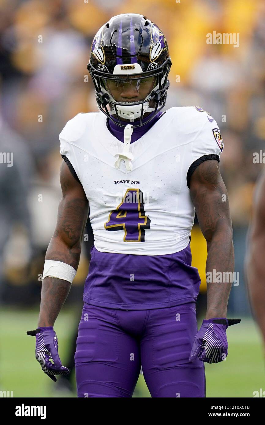 Baltimore Ravens wide receiver Zay Flowers warms up before an NFL ...