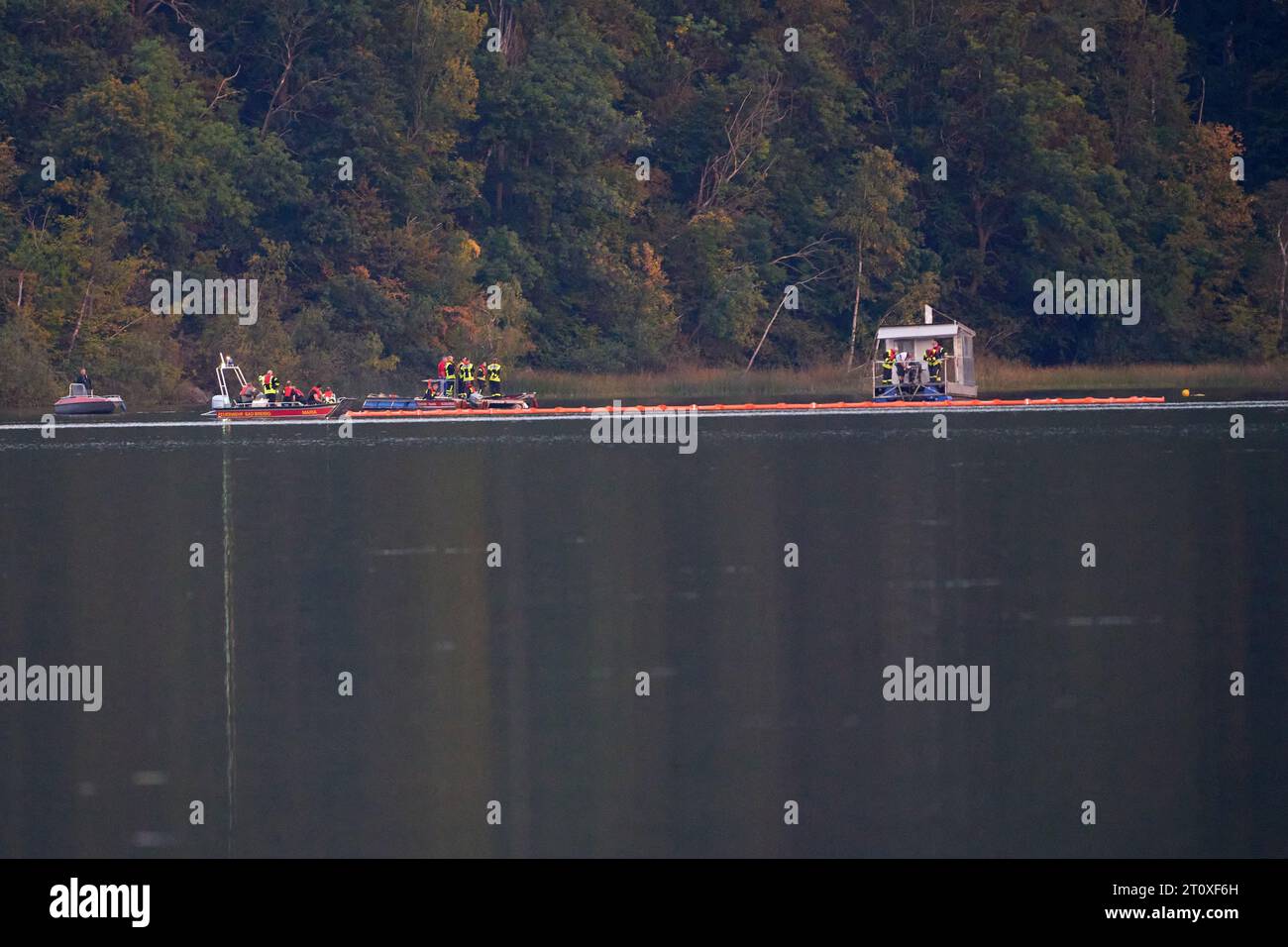 Maria Laach, Germany. 09th Oct, 2023. Rescue teams are searching for ...