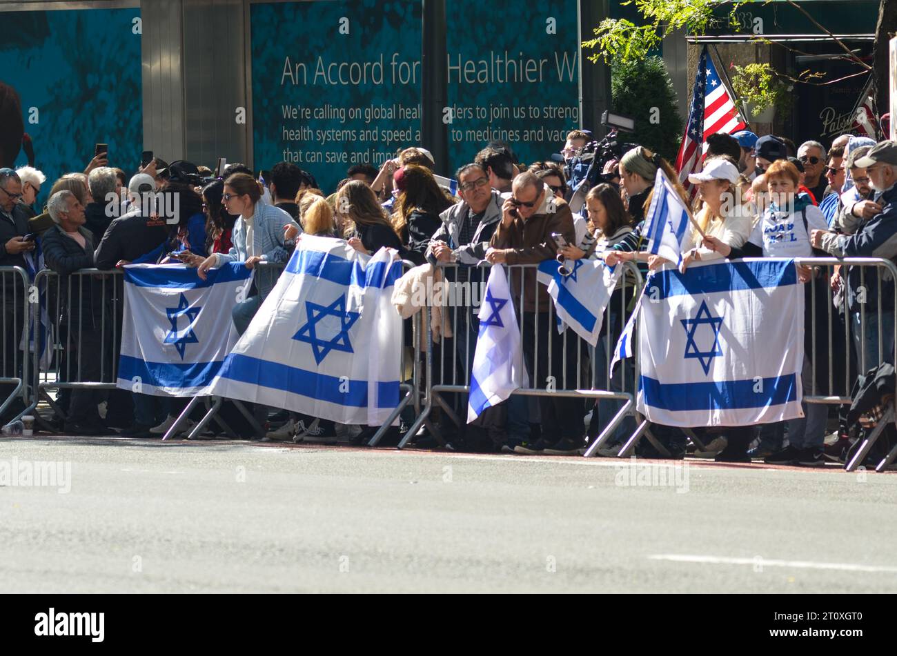 New York City, United States. 9th October, 2023. Hundreds of Israeli ...