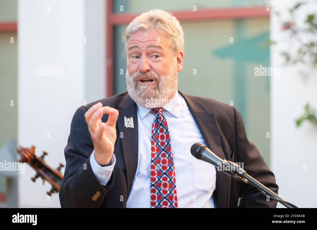 Newport Beach, CA, USA. 4th Oct, 2023. California State Librarian, Greg Lucas, gives a ...