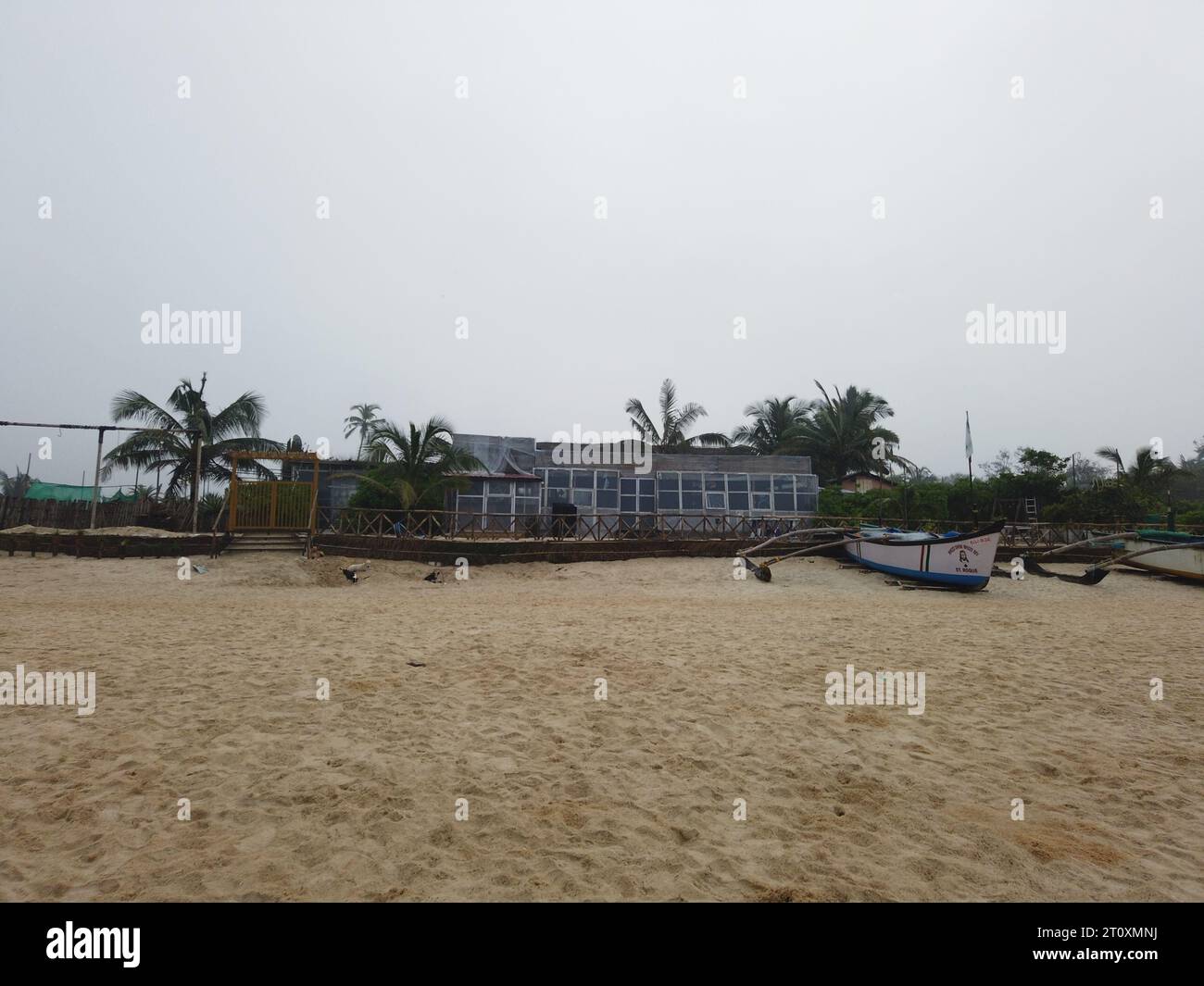 Southern Deck a popular night music hangout on Benaulim beach in the ...